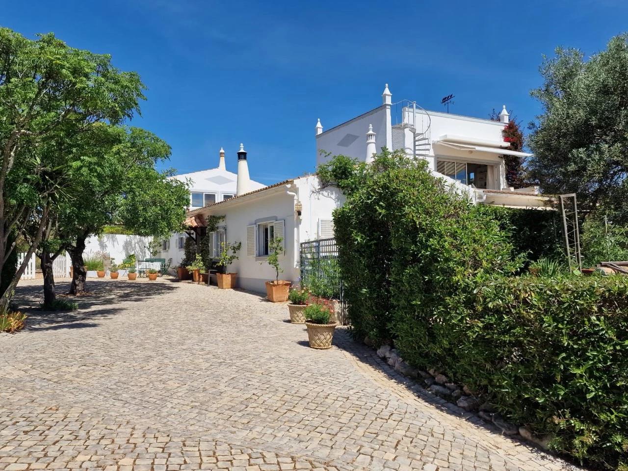 Compra: Vivenda (8700)