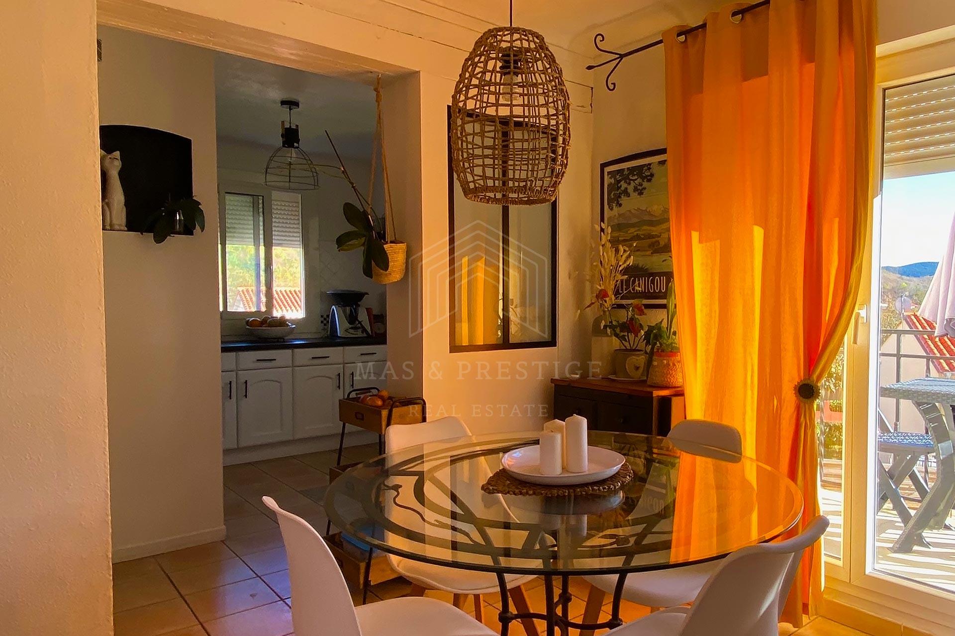 Magnificent 3-sided Villa with Garden