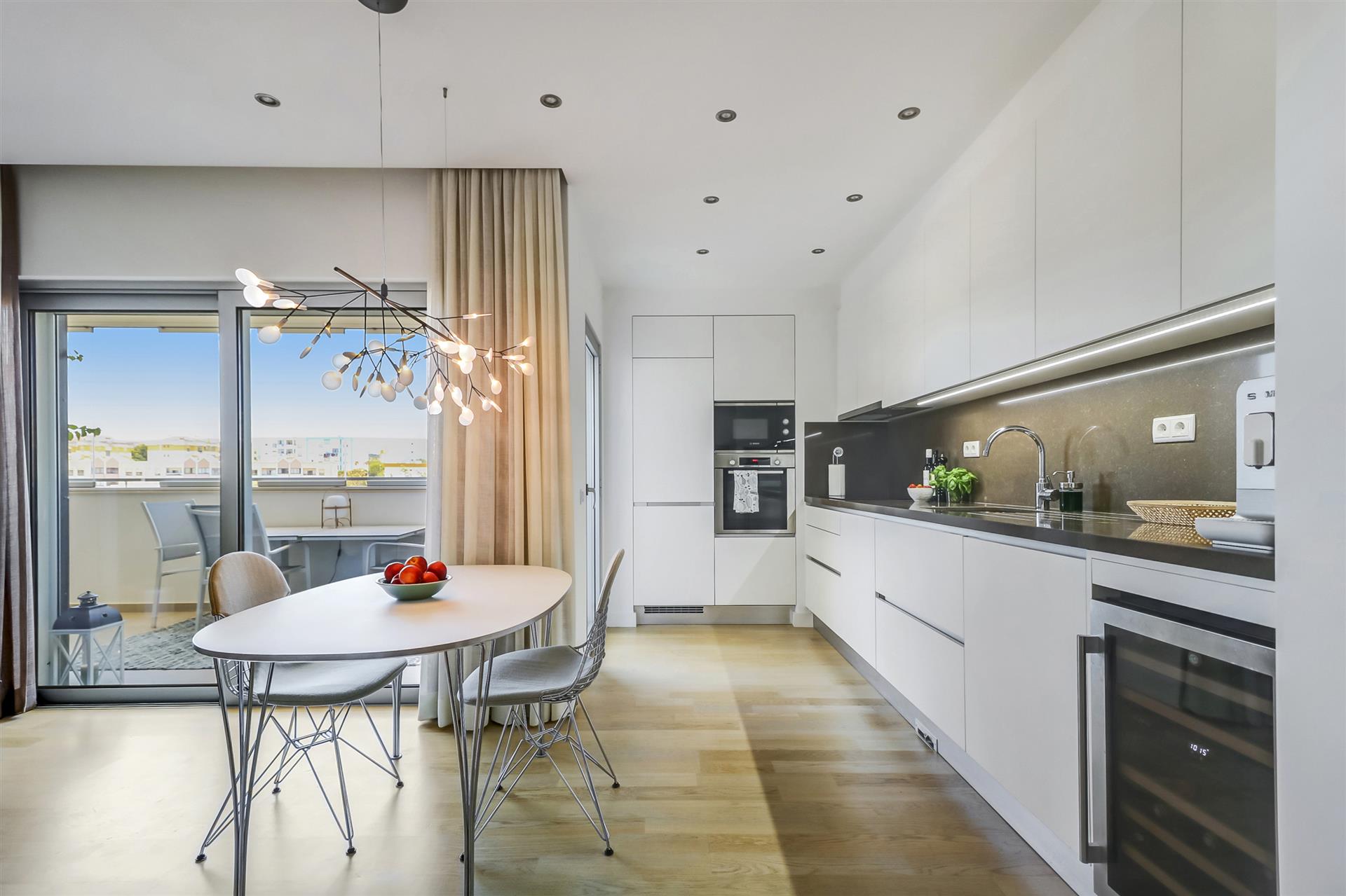 Bright corner apartment